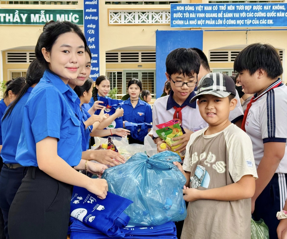 Tuổi trẻ chung tay bảo vệ môi trường - Báo Long An Online